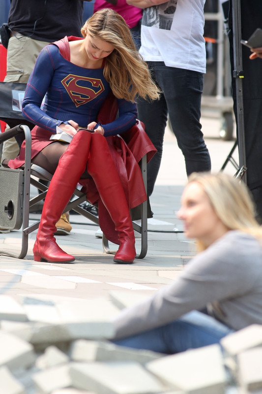 Melissa Benoist Pantyhose – Filming ‘Supergirl’ in Vancouver | LEGS COOL Melissa Benoist Pantyhose – Filming ‘Supergirl’ in Vancouver | LEGS COOL